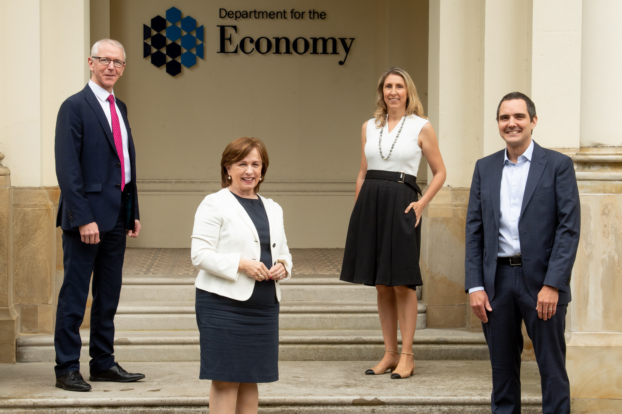 Minister announces over 120 new jobs at AquaQ Analytics | Department ...